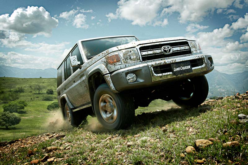 LC76: Lo más recio de Toyota - Motum