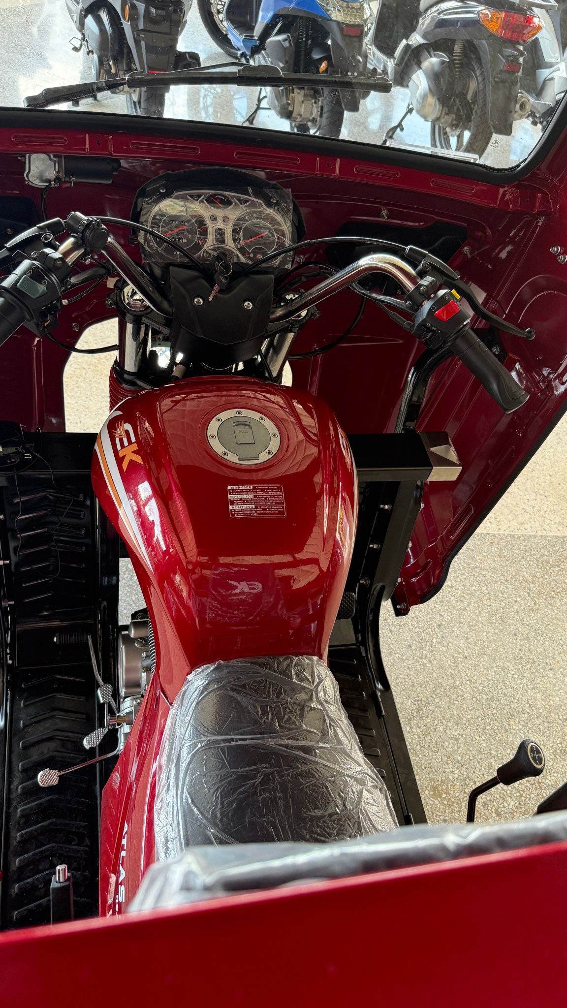 EK presentó la nueva Atlas 200: este es el precio de la moto